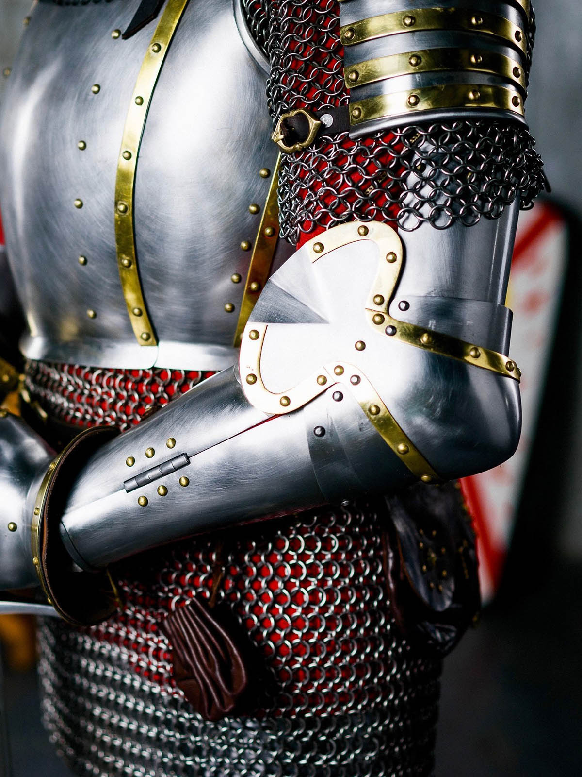 Knightly plate arms of the 14th century with Elbow Caps