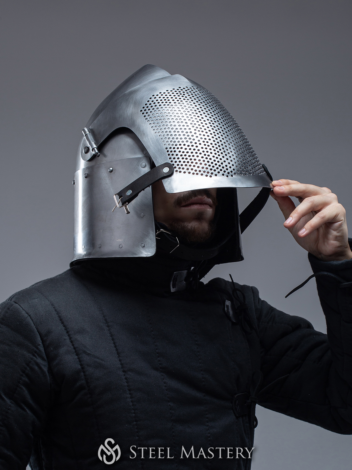 Fencing helmet
