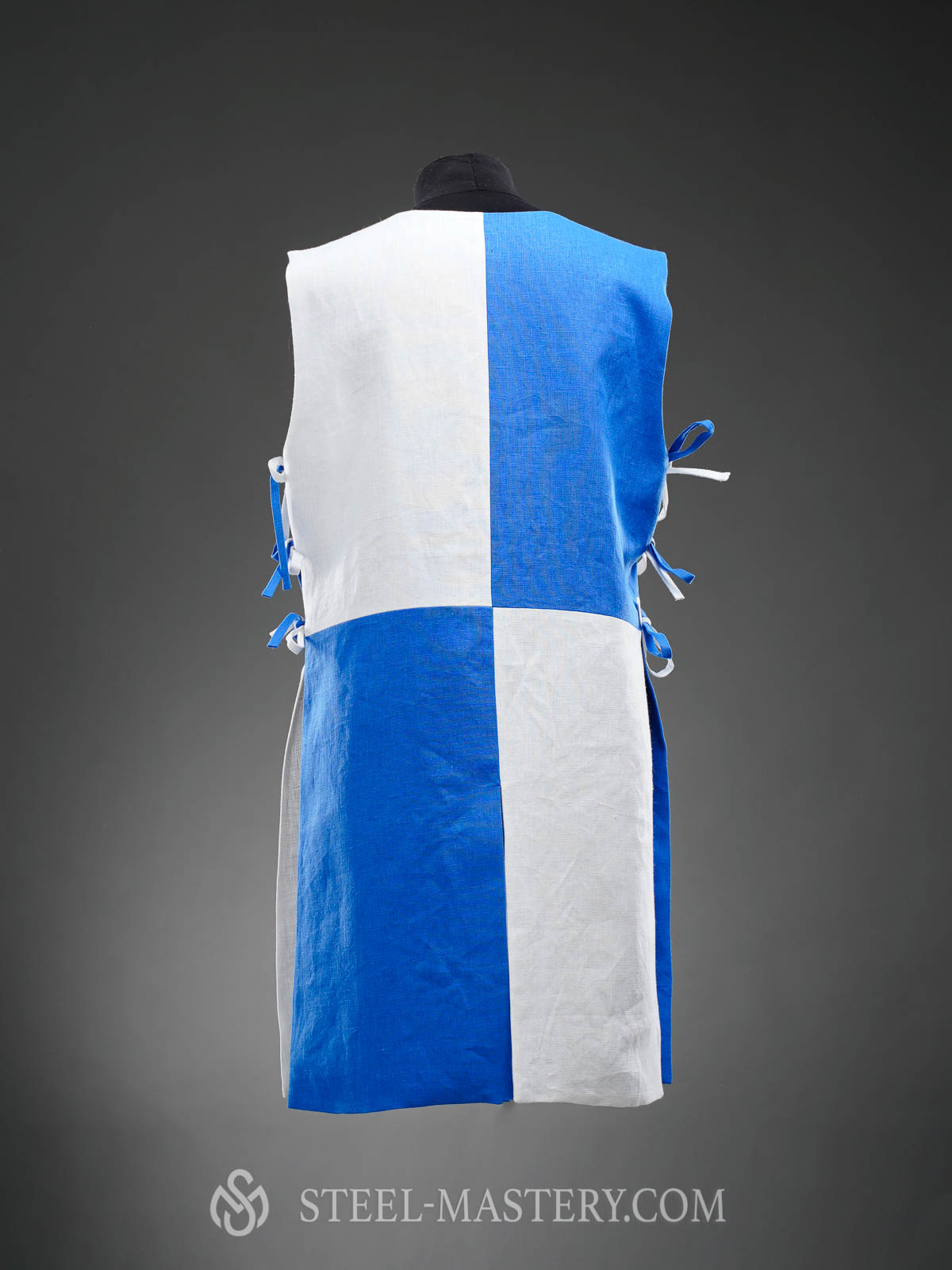 Knight tabard with owl and a skull