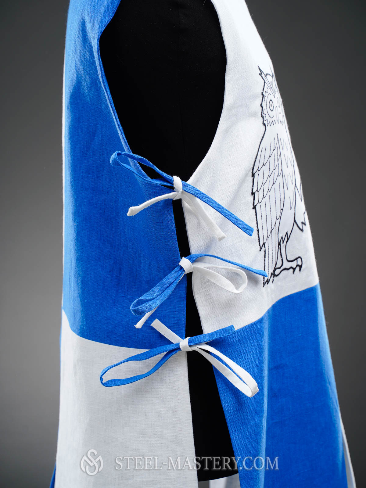 Knight tabard with owl and a skull