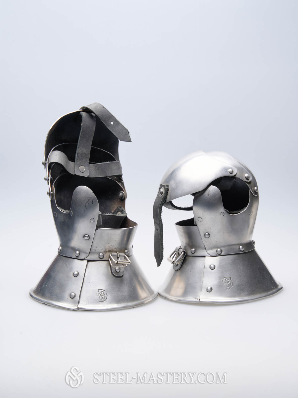 Steel medieval mittens