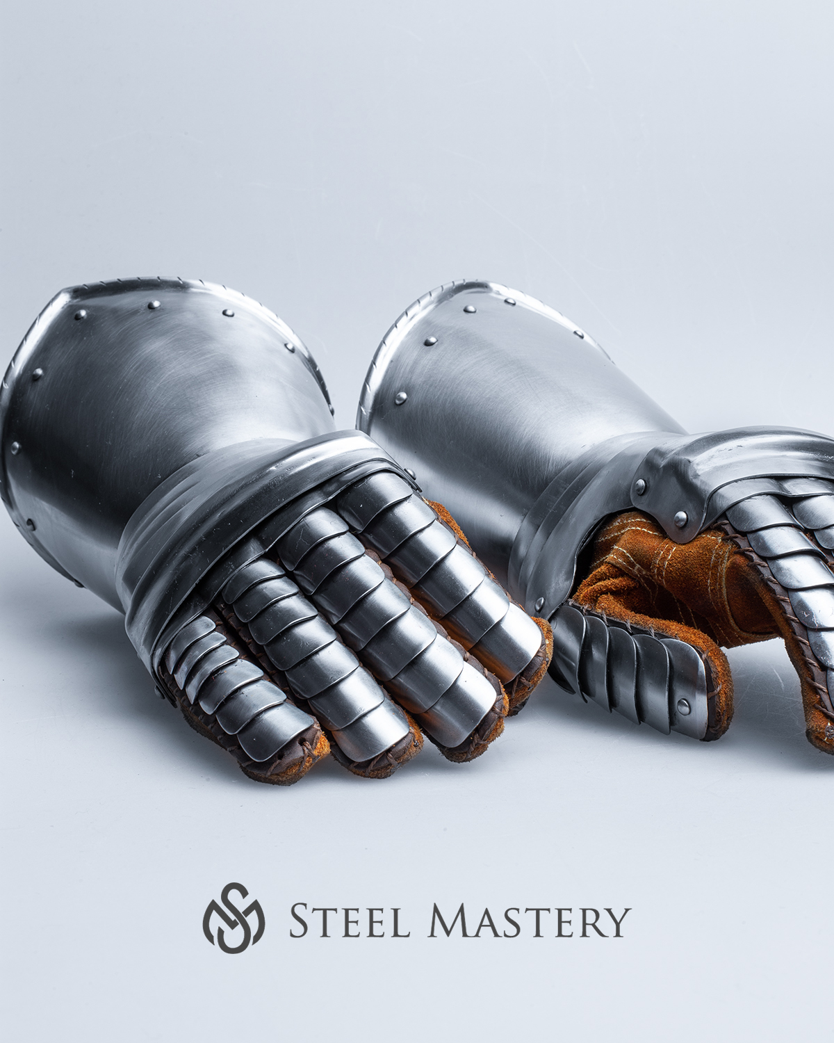 George Clifford Fingered Gauntlets, 16 century