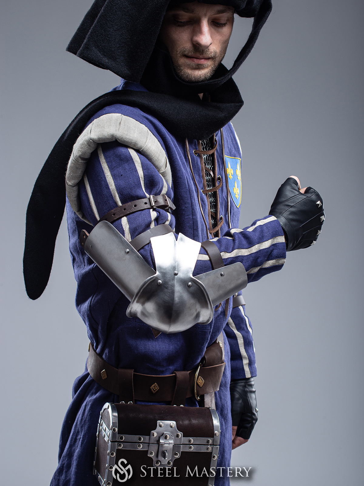 Vernon Roche's Plate Elbows (world of "The Witcher 3: Wild Hunt)