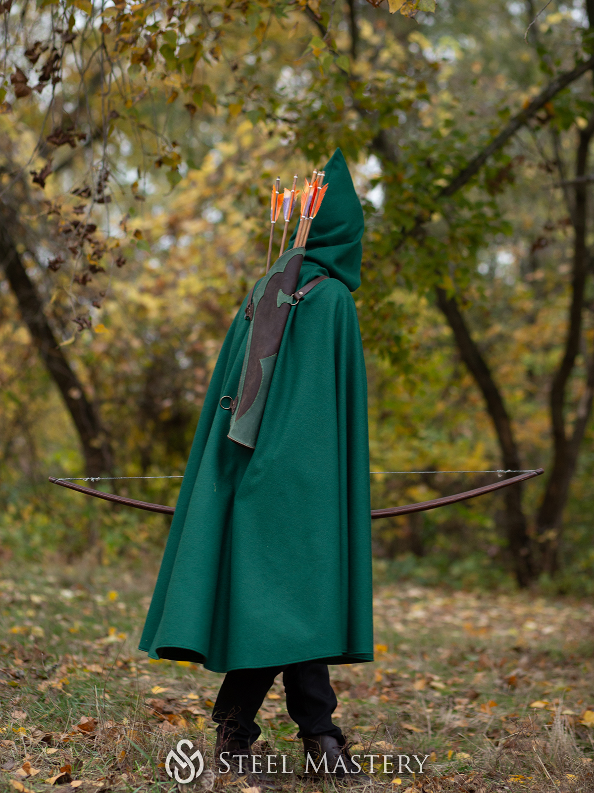 Archery quiver with green decorations