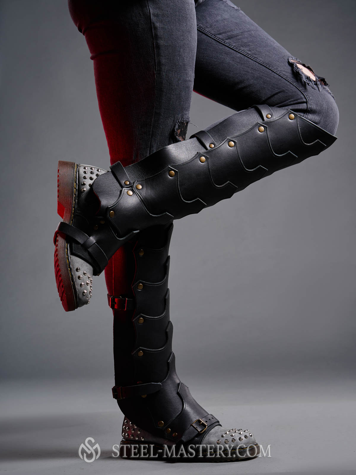 Leather and LARP leg protection Photogallery made by Steel-mastery.com