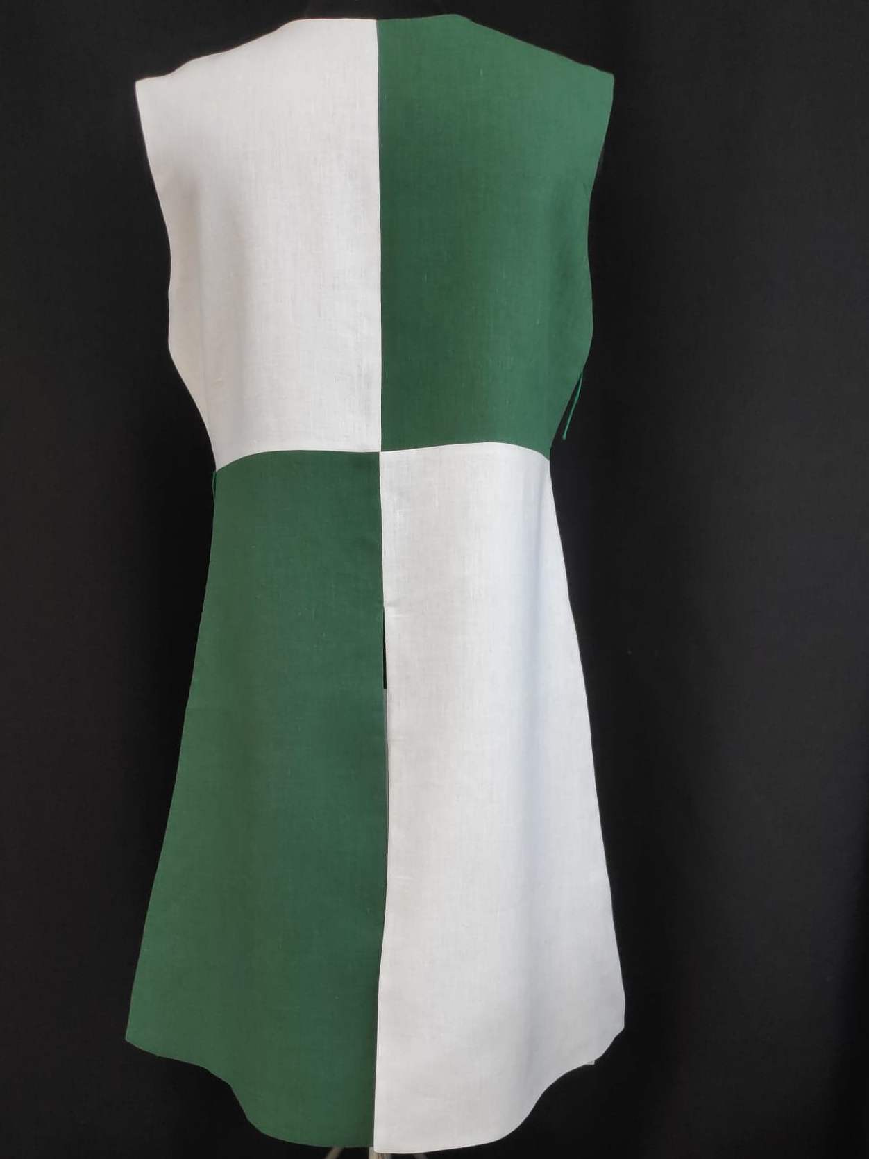 QUARTER COLORED TABARD WITH HORSES AND TOWERS